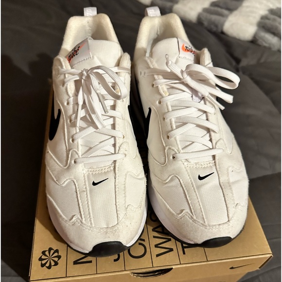 Nike | Shoes | Womens Nike Air Max Dawn Size 9 | Poshmark